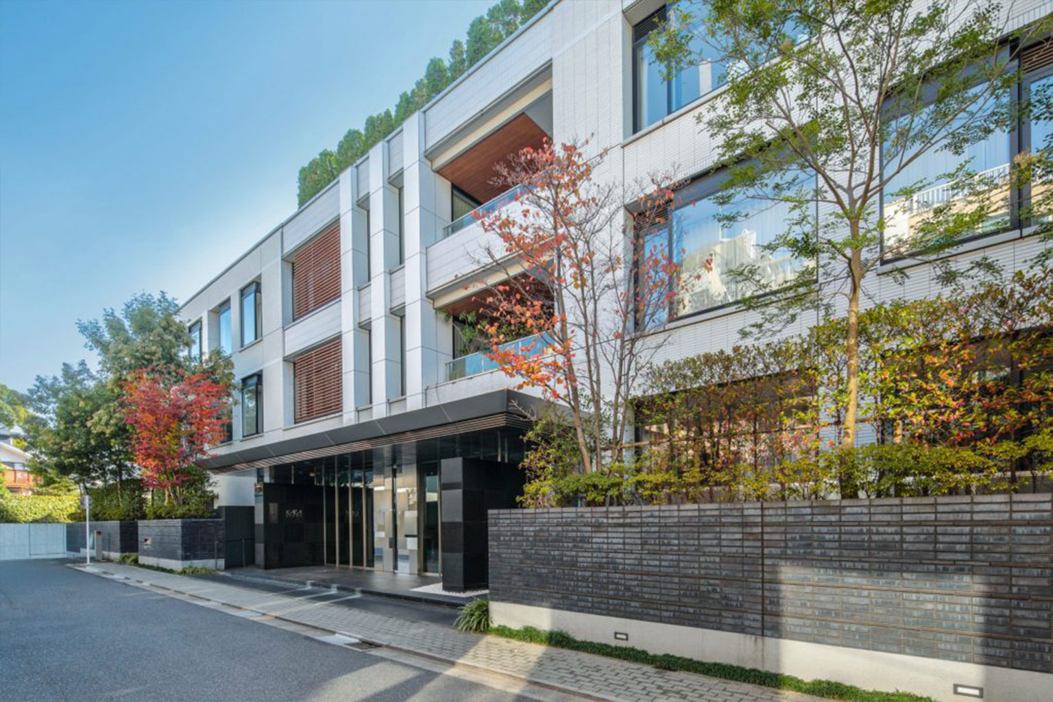 Sun Realty & Insurance Corporation-Specialist for Luxury Expat Housing