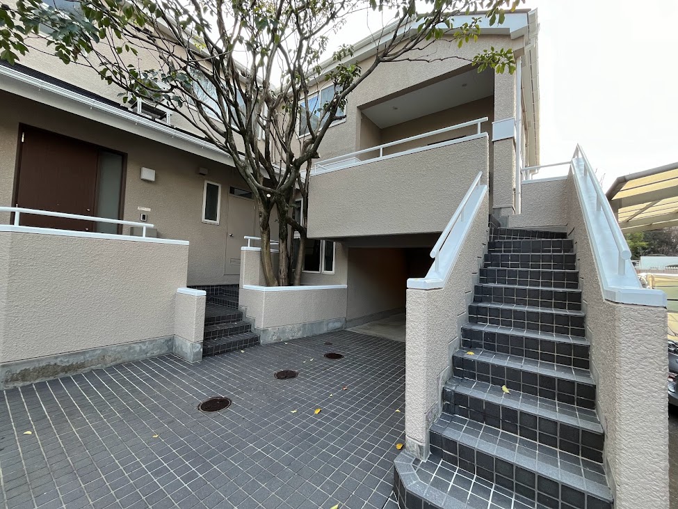 Shoto House A 3 Bedrooms + Den | Sun Realty